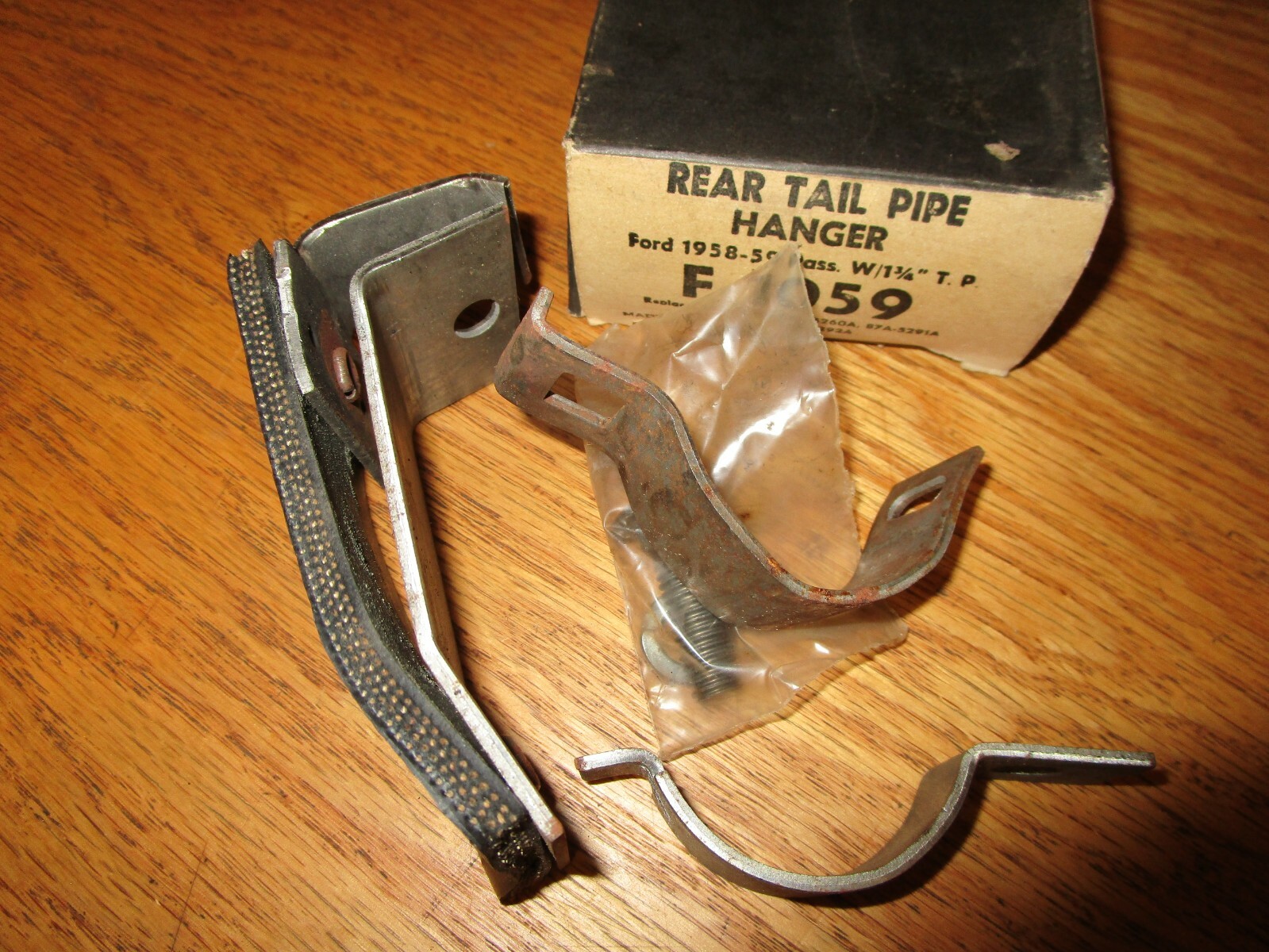 NORS Rear Tail Pipe Hanger Assy. 1958 1959 Ford Pass. w/ 1 3/4" T.P ...