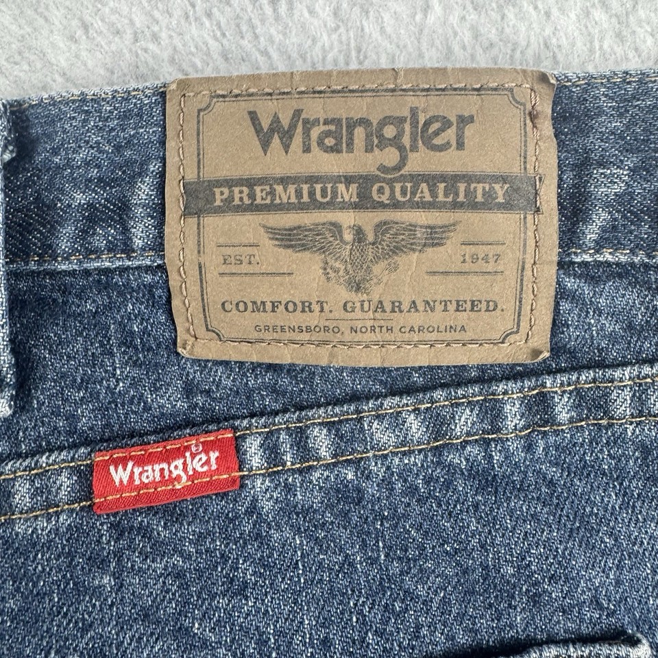 Wrangler mens jeans 46x30 relaxed fit 96501DS medium wash heavy weight ...