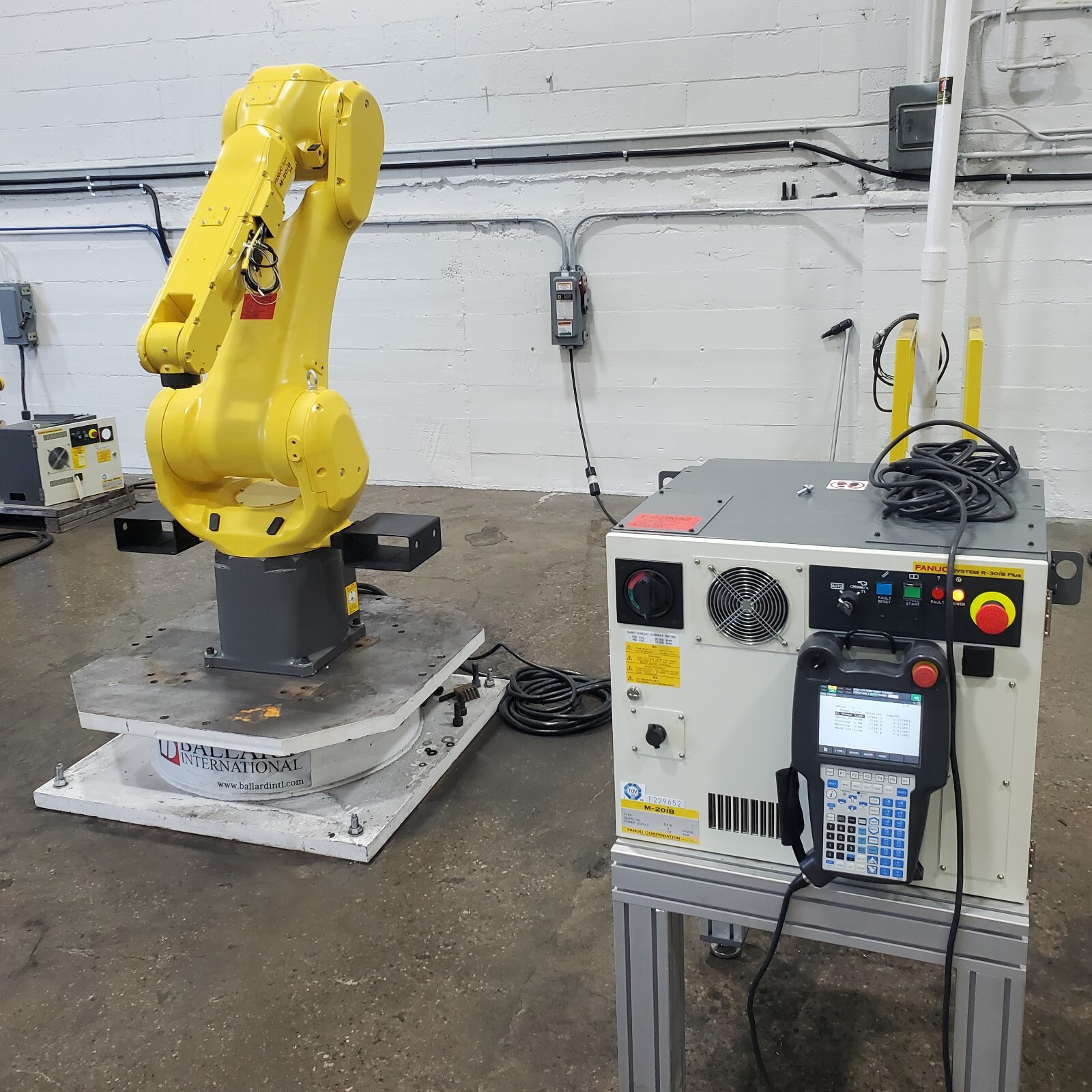 FANUC M-20iB/25 Robot System Complete w/ R-30iB Plus - Only 3176 Hours ...