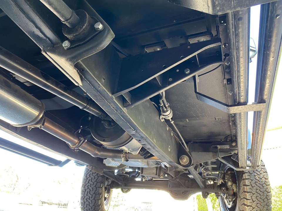 1985 Land Rover Defender FRAME OFF RESTORED / 5.3L VORTEC / A/C | eBay