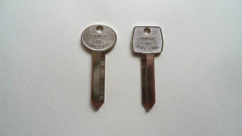2 VINTAGE FORD KEYS FOR FORD T-BIRD RANGER ANGLIA F150 F250 F350 TRUCKS ...
