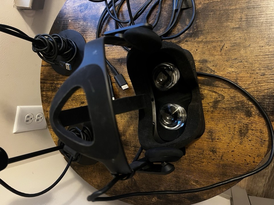 Oculus Rift CV1 VR Complete Set 2 Sensors, 2 Controllers, USB And HDMI ...
