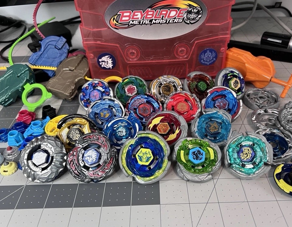 Hasbro Beyblade Metal Lot: 18 Beyblades, Assorted Parts, String ...
