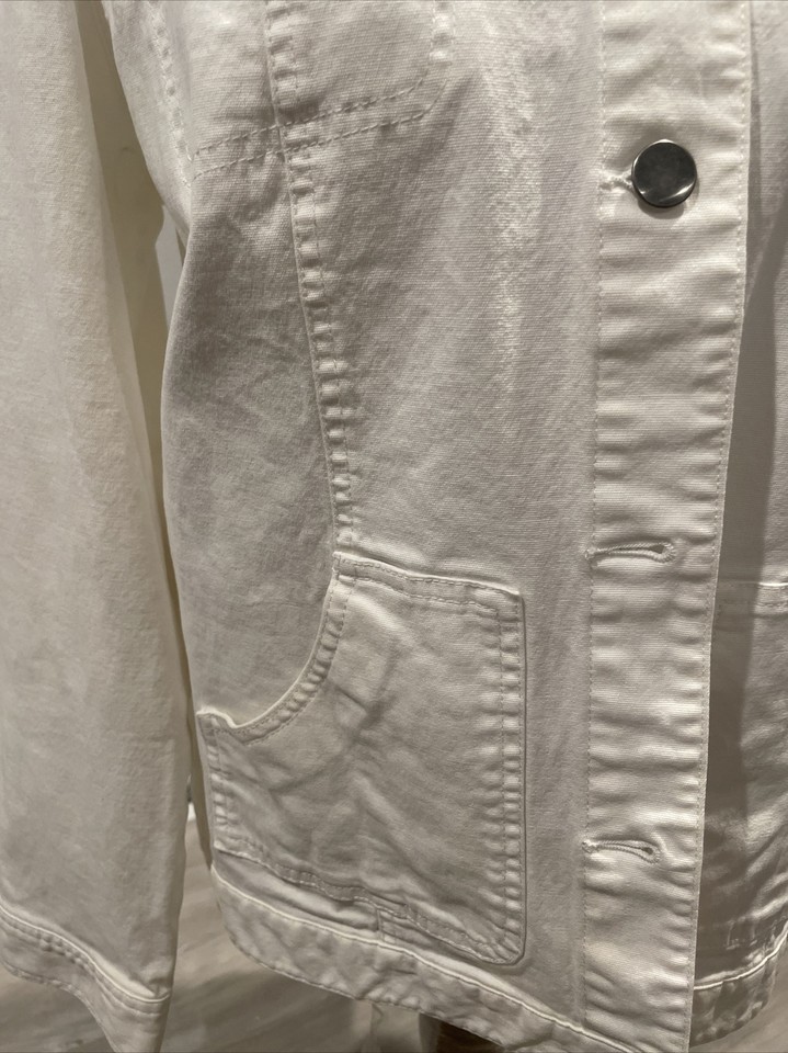 JM Collection Jacket Women's Size 16 White Wooden Accents Snap Closures ...