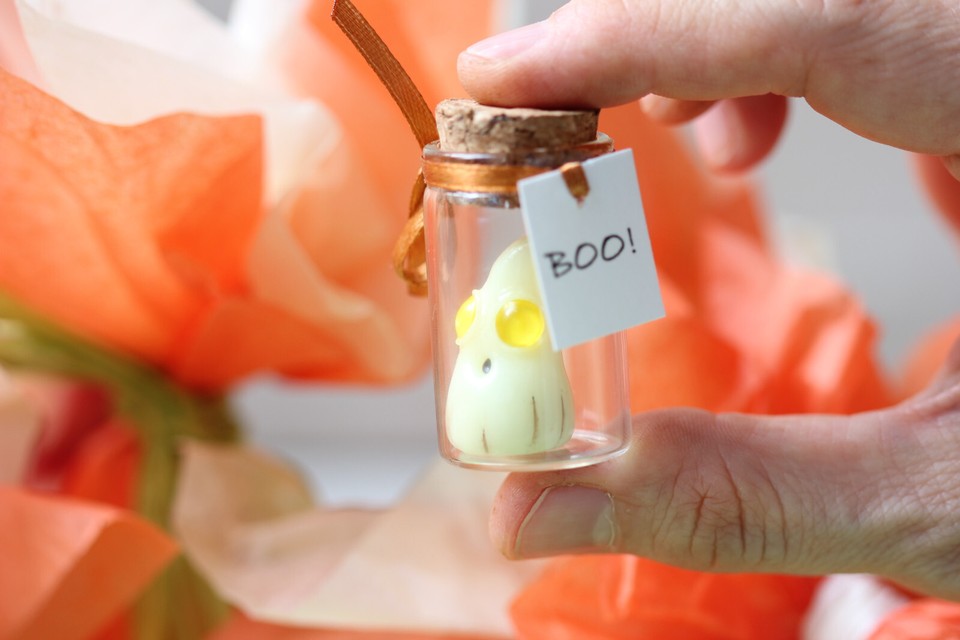 Ghost Figurine Glow in the Dark Spook Halloween Decorations Party Favor ...