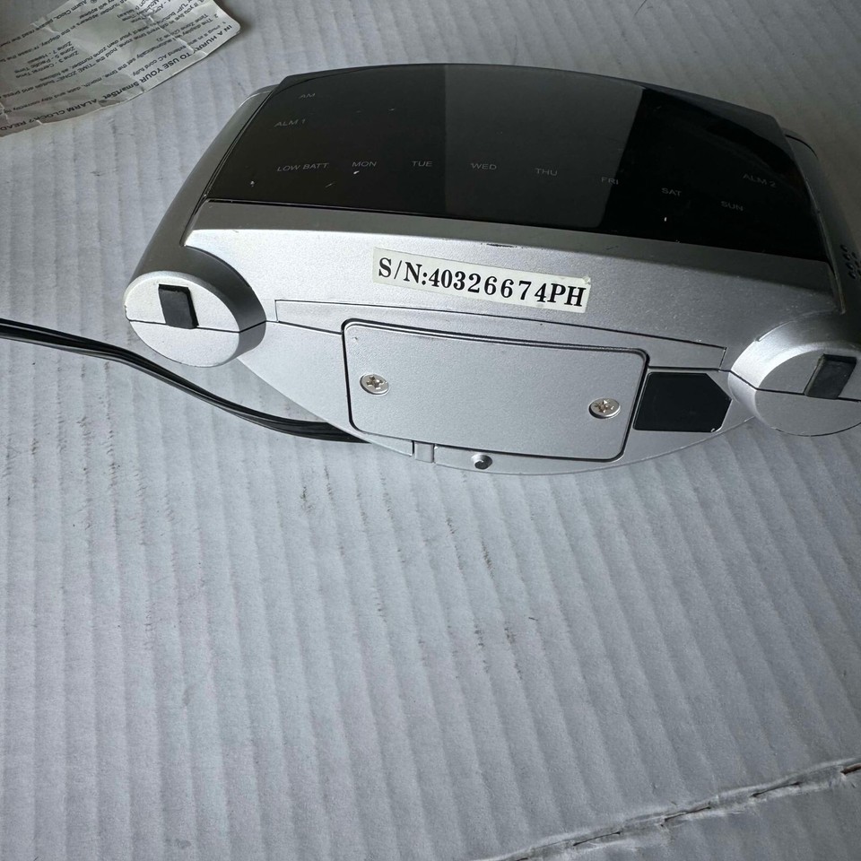 Emerson Research AC100 SmartSet Time Projection Dual Alarm Clock Radio ...