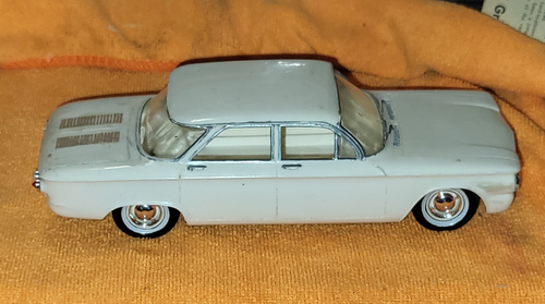 Vintage AMT 1960 Corvair 4 Door Sedan Parts 1/25 Model Restoration ...