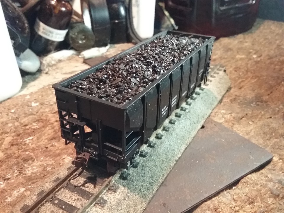 HO scale coal loads for Accurail 50/55 ton twin bay hoppers - Handmade ...