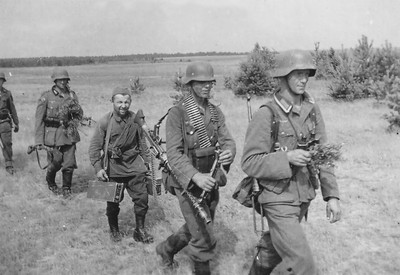 WWII B&W Photo German Grenadiers with MG34 Eastern Front WW2 / 2301 | eBay