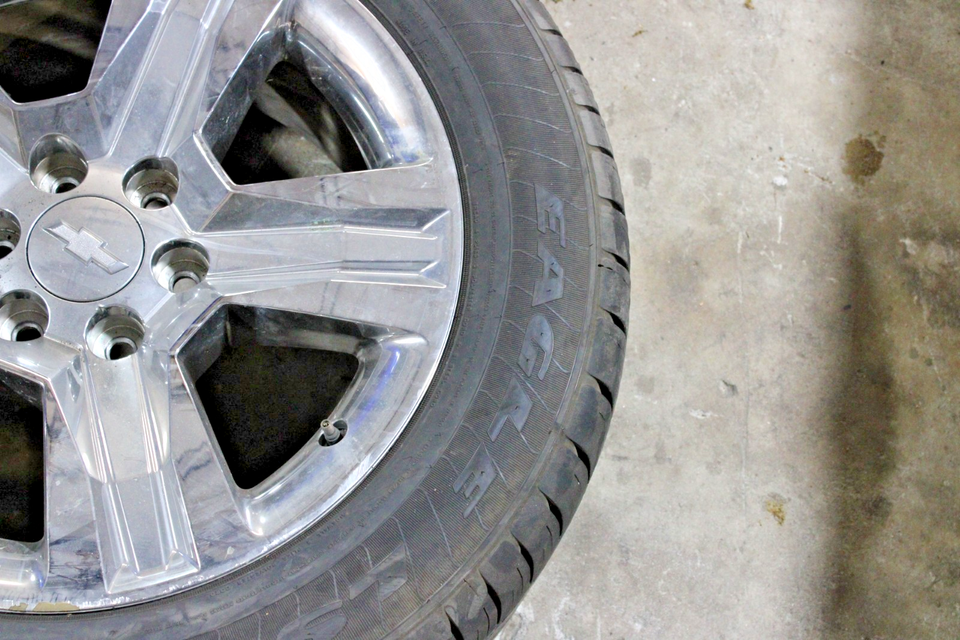 CURB DAMAGE Chevrolet OEM Wheel 16-18 Silverado Chrome 20" Rim Plus ...