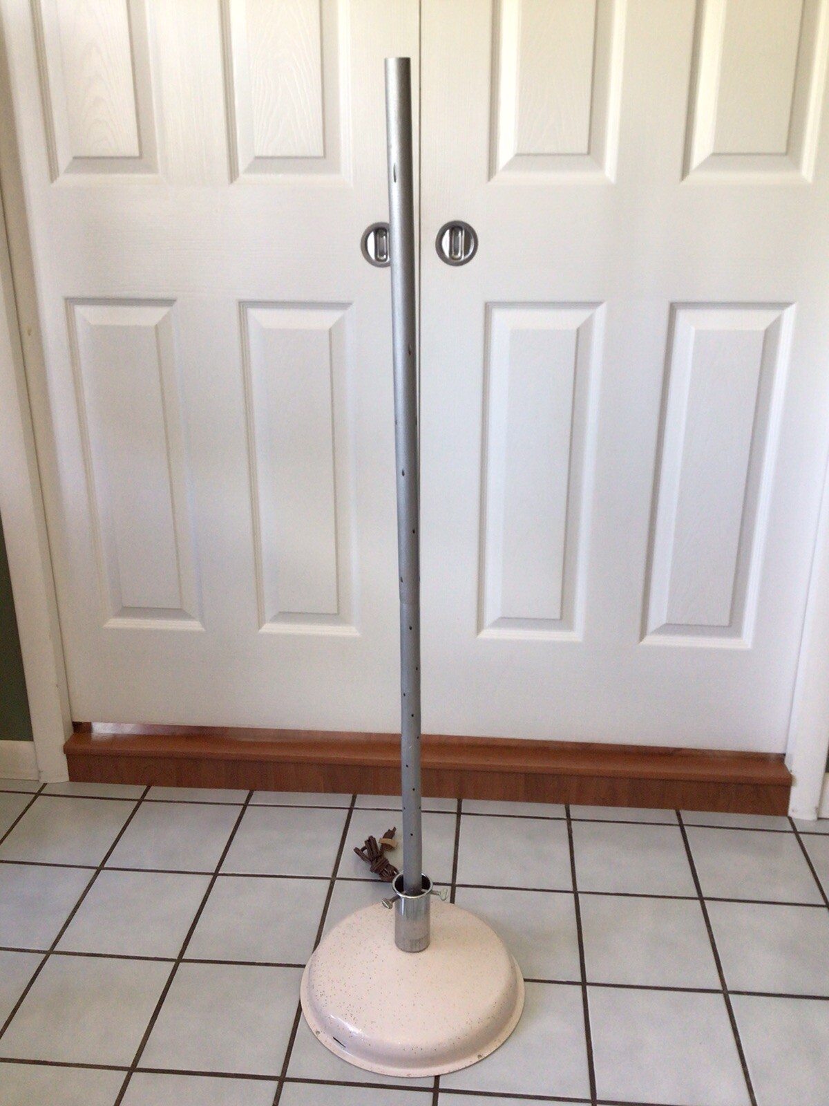 EVERGLEAM ALUMINIUM 6Ft *SWIRL* 46 BRANCHES CHRISTMAS TREE #4146 ...