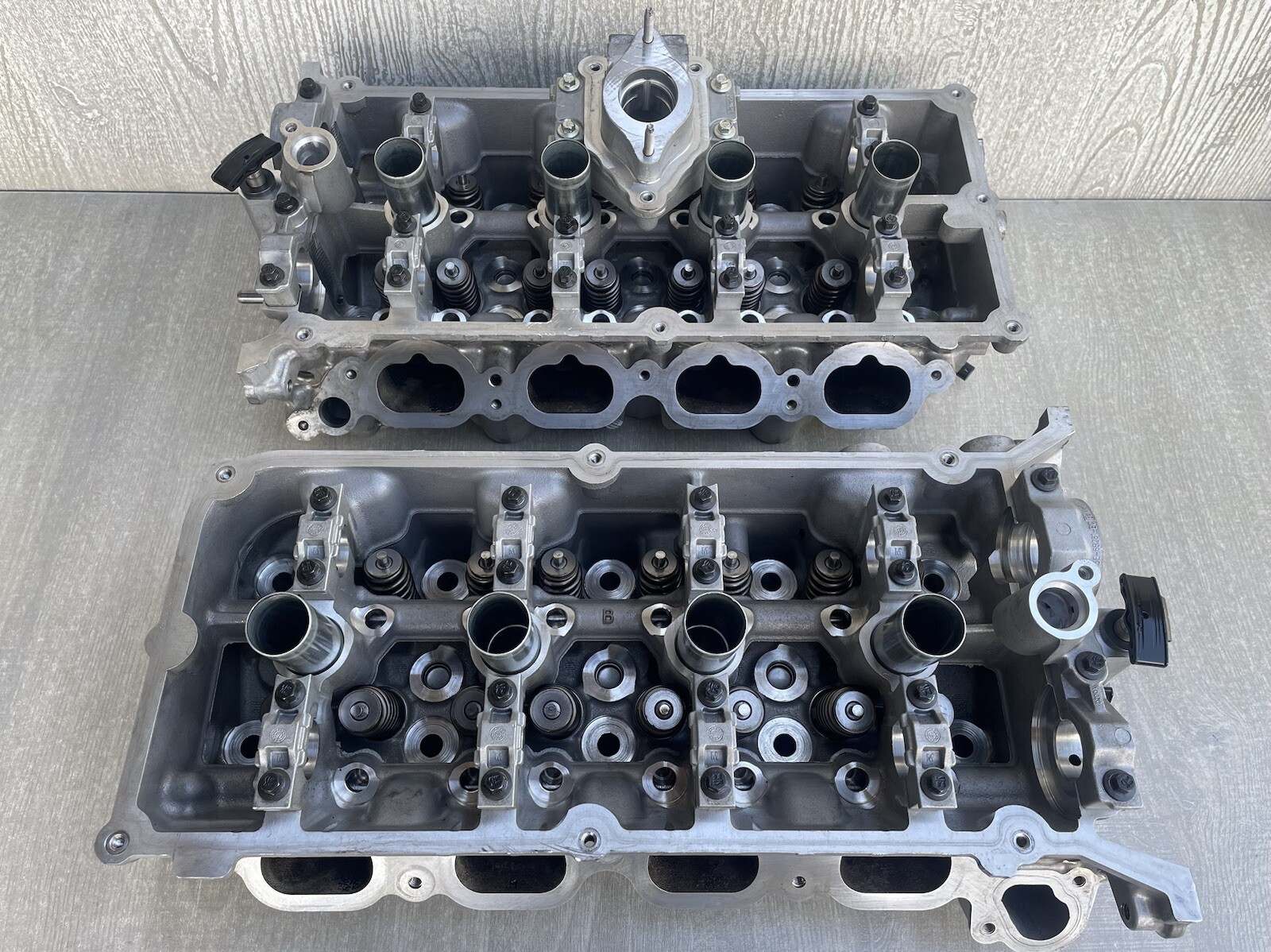 2018-2020 Ford F-150 F150 5.0 Coyote OEM Cylinder Heads Pair Left ...