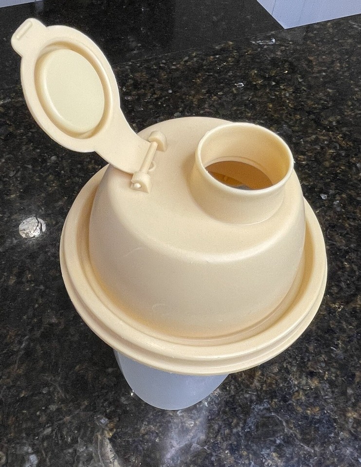 Tupperware 844-3 Quick Shake Gravy Drink Mixer Blender Shaker Almond 3 ...