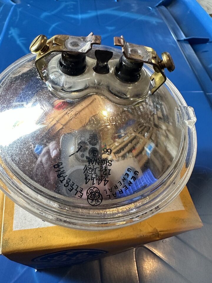 Replacement Sealed beam Signal Bulb 4414 PAR 36 GE EIKO 12v 18w 24478 ...