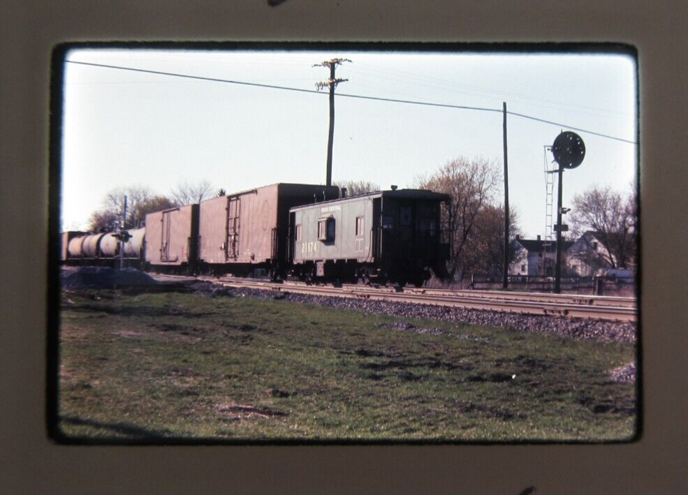 Original '76 Ektachrome Slide PC Penn Central 21674 Caboose action ...