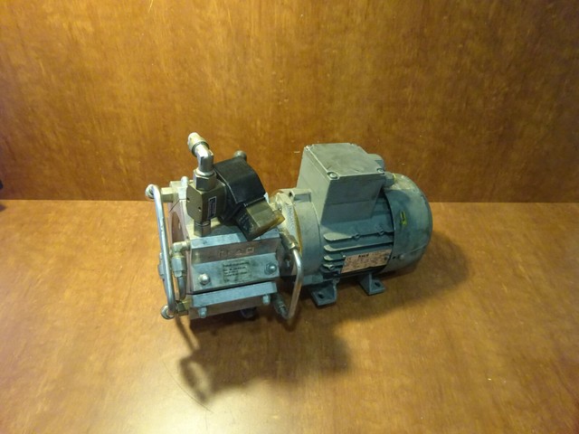 Hyco Vacuum Diaphragm Pump 7AA71M-4 ML-348-D37-SA P-207/1 for sale ...
