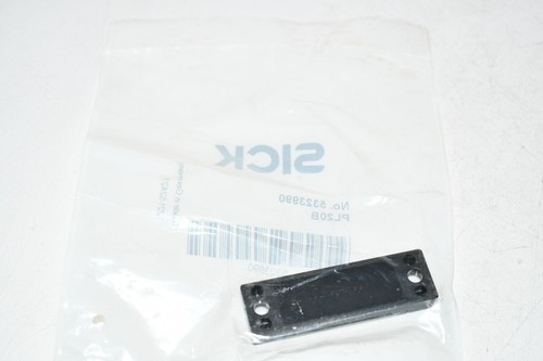 NEW SICK PL20B 5323990 REFLECTOR RECTANGULAR SCREW CONNECTION BLACK ...