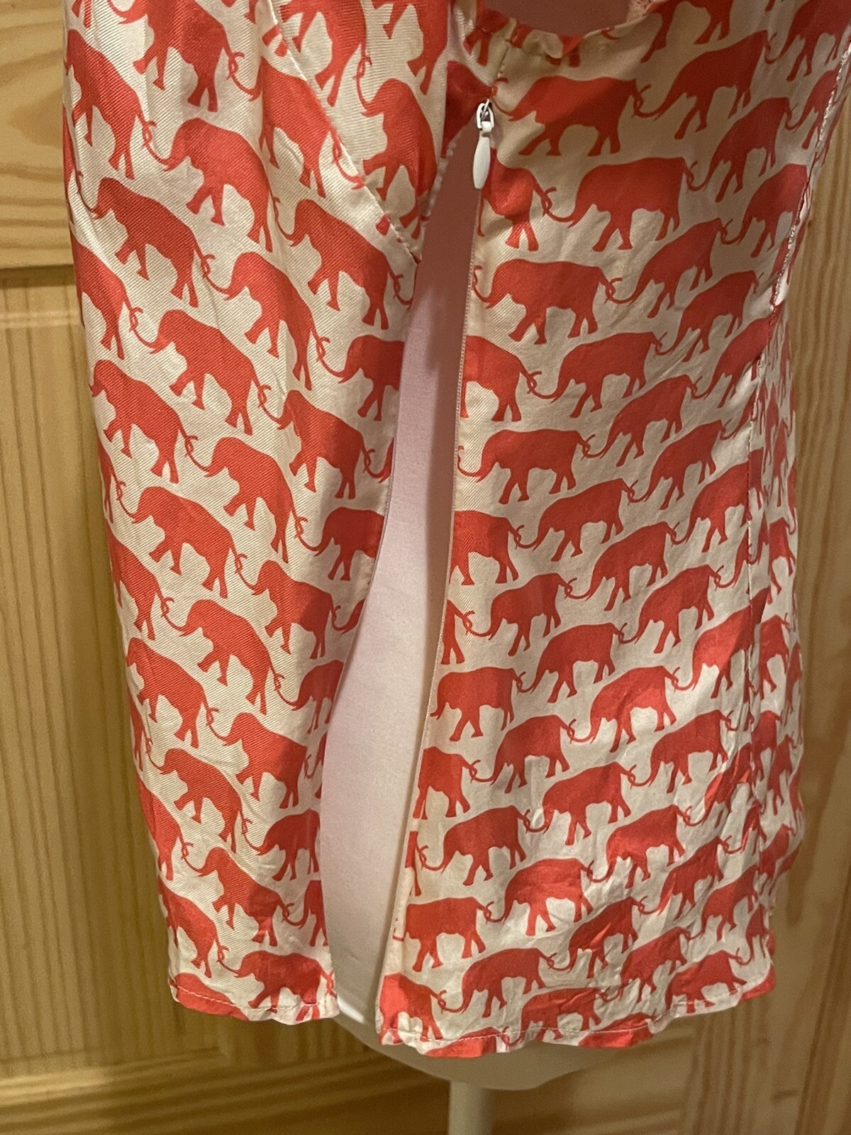 Elizabeth Mckay Silk White & Red Elephant Print Ruffl… - Gem