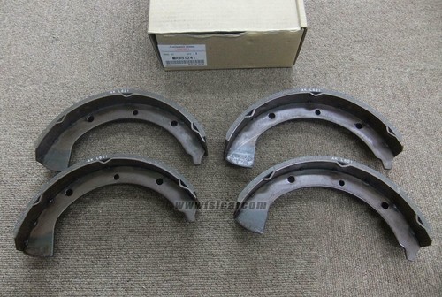 MITSUBISHI JEEP J54 J55 FRONT BRAKE SHOE SET MR981241 LH RH SET 4WD ...