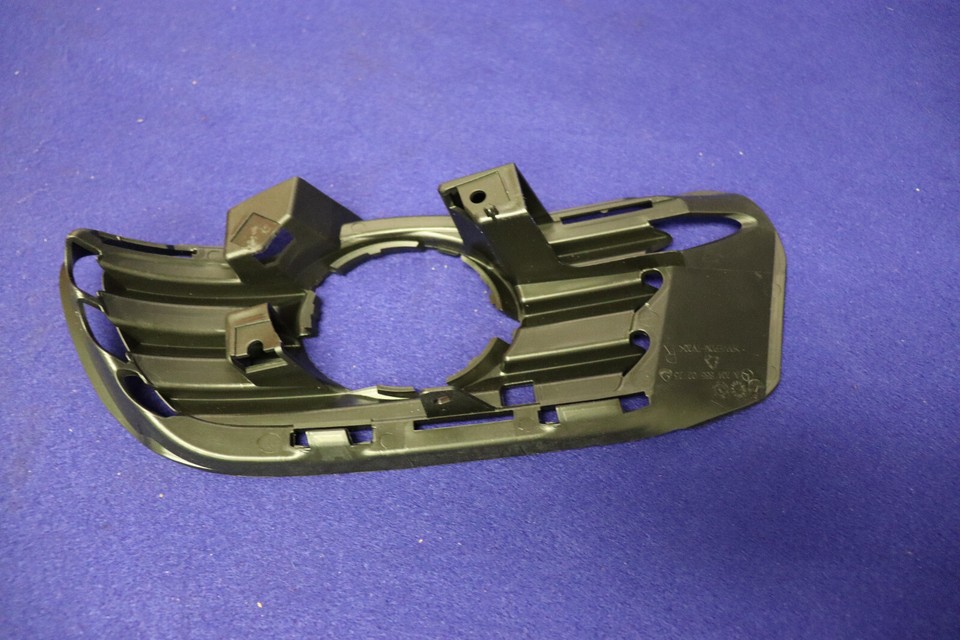 NEW Mercedes Bumper Cover Grille Front Right Passenger 2048850223 ...