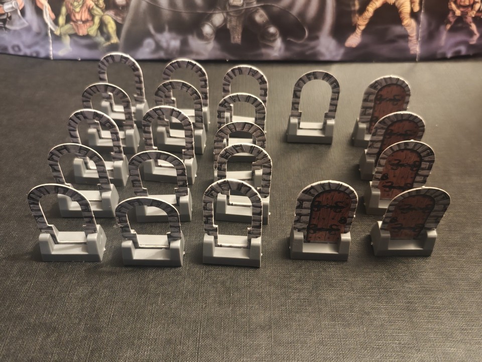 19 x Vintage 1990 HeroQuest Doors w/ Stands (5 Closed, 14 Open) Hero ...