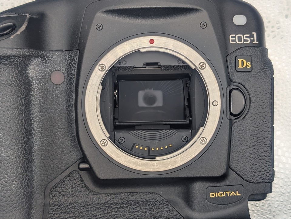 MINT 8K Clicks! Canon EOS 1Ds Mark I, Full Frame 11.1 MP DSLR Body Only ...