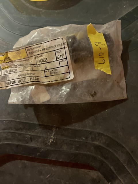 Kia OEM Front Bumper Grille Grill-valance Panel Bracket Right ...