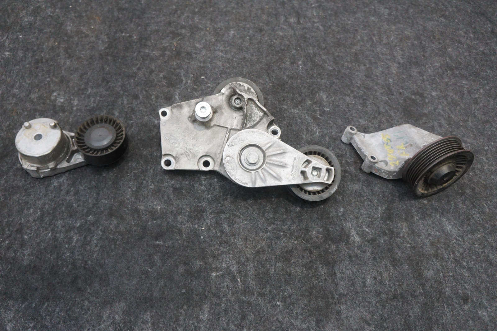 5.0l Engine Belt Tensioner Pulley Bracket OEM C2D49666 Jaguar F-type R ...