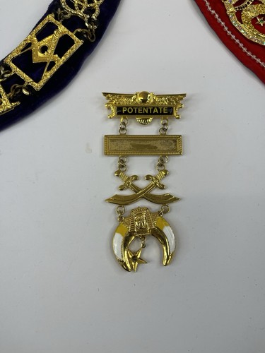 MASONIC REGALIA SHRINER DRESS RED & Blue Velvet Shriner Jewel, Past ...