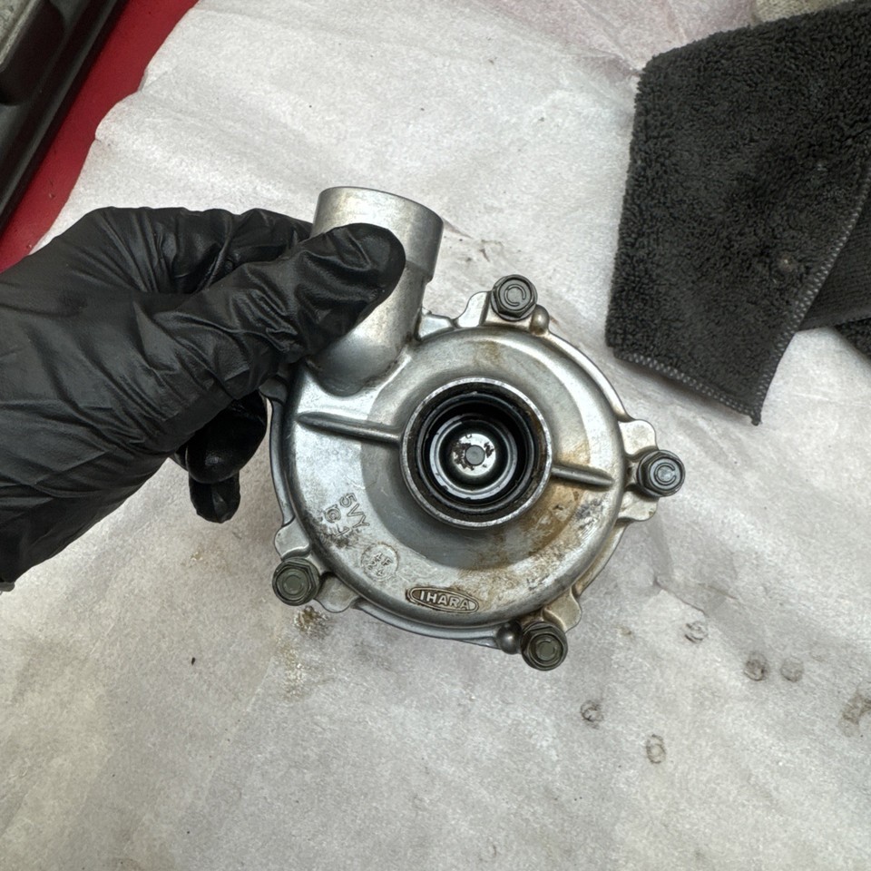 YAMAHA YZF - R1 YZF-R1 5VY 04-06 Engine N509E Water Pump | eBay UK