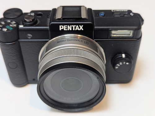 Pentax Q (first gen) digital camera collectible | Lens type 01 , 02, 03 ...