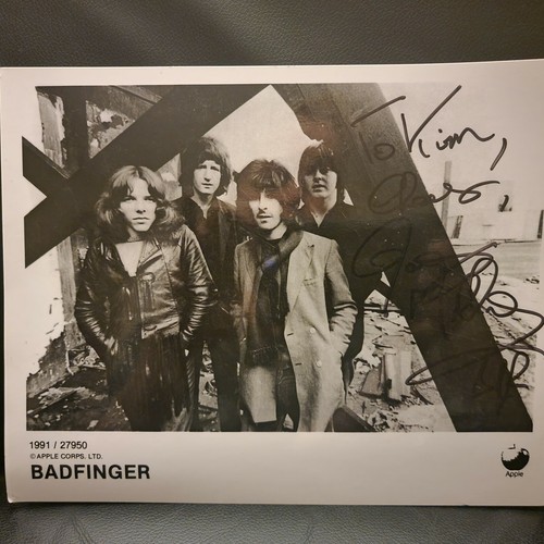 BADFINGER 8 X 10 PHOTOGRAPH HAND SIGNED BY JOEY MOLLAND NEW CONDITION ...