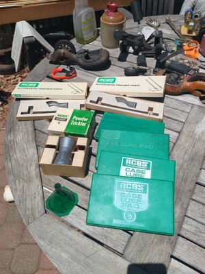 RCBS RELOADING ITEMS POWDER TRICKLER, LUBE PADS AUTOMATIC PRIMER FEED ...