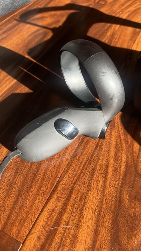 Pre-Owned Oculus (Meta) Quest 1 with case and controllers | eBay