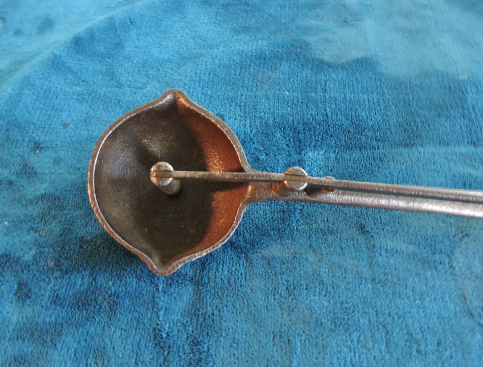 Vintage Cast Iron Lead Smelting Ladle Double Pour. | eBay