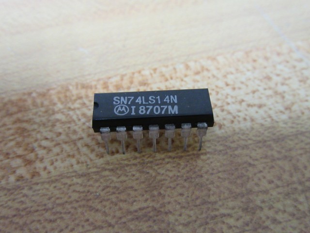 25 Motorola SN74LS14N Schmitt Triggers Dual Gate Hex Inverter SN ...