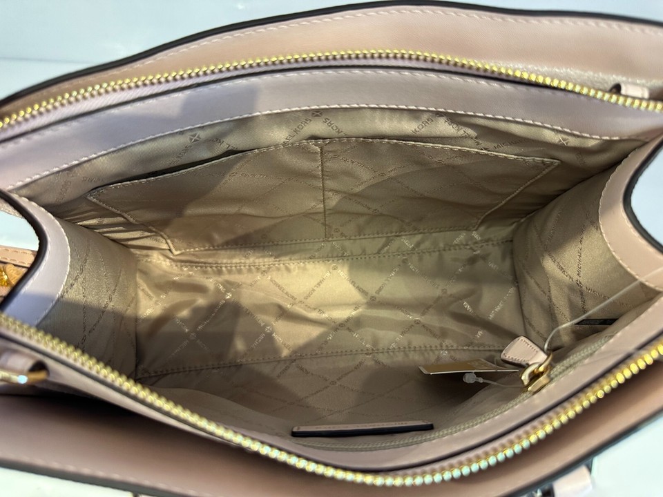MICHAEL KORS SHEILA MD CENTER ZIP SHOULDER CROSSBODY BAG MK LIGHT ...