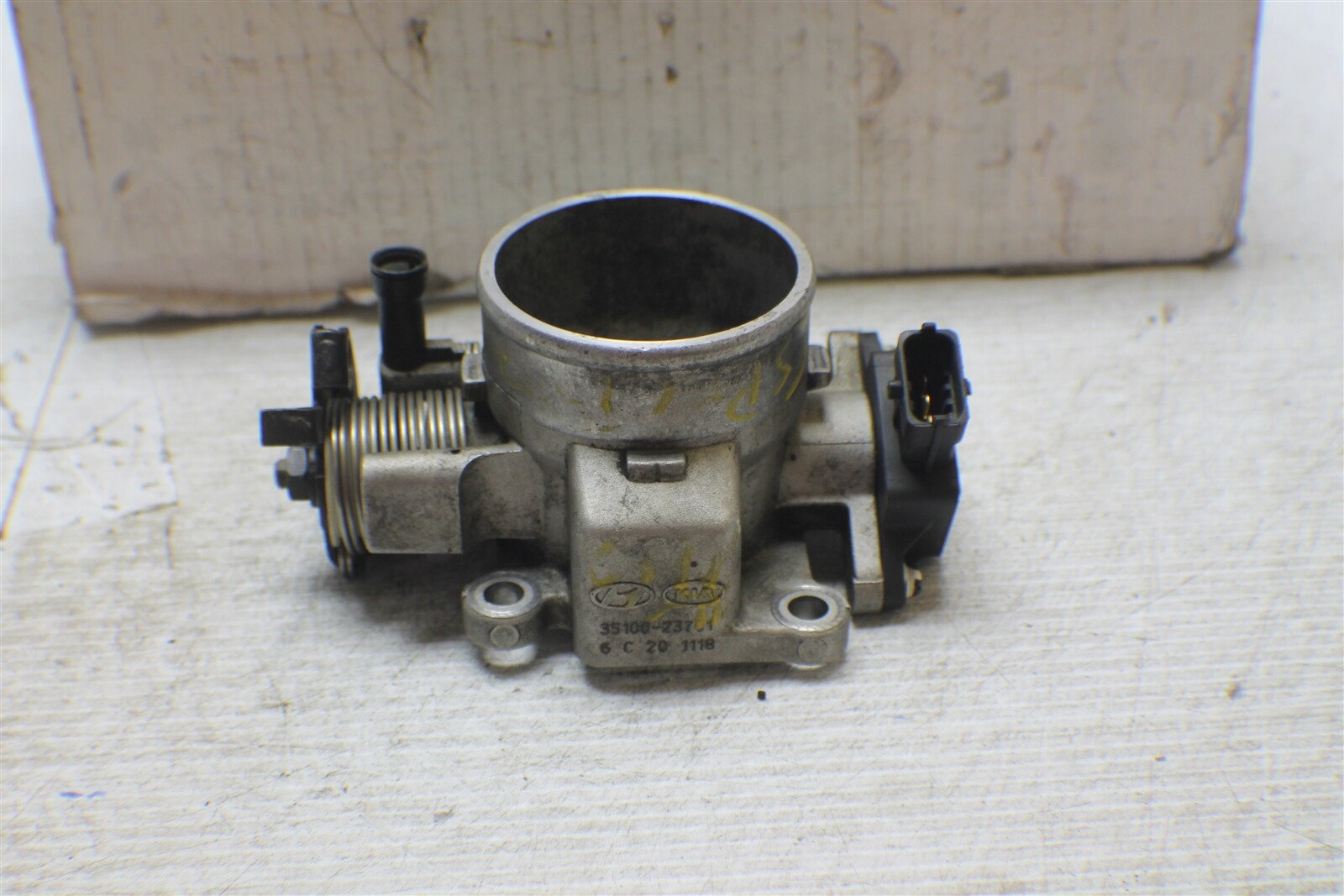 2003-2006 Hyundai Elantra THROTTLE BODY 3510023701 Assembly 261 6E2-Bx3 ...