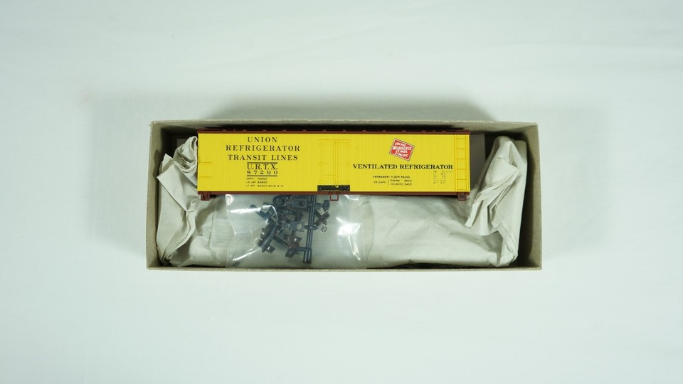 Accurail HO 40' Reefer Kits Carnation #1577 Milwaukee Road #4804 CGW ...