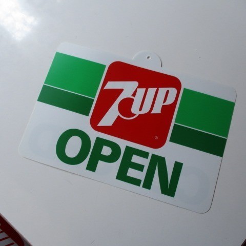 Insegna Vintage 7up Aperta Chiusa Plastica 10x13,6 Usata 55c | eBay