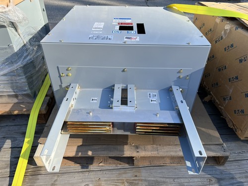 Eaton Pow-R-Way 5000 Amp Busway 800 Amp Bus Plug Disconnect HMDL3800 ...