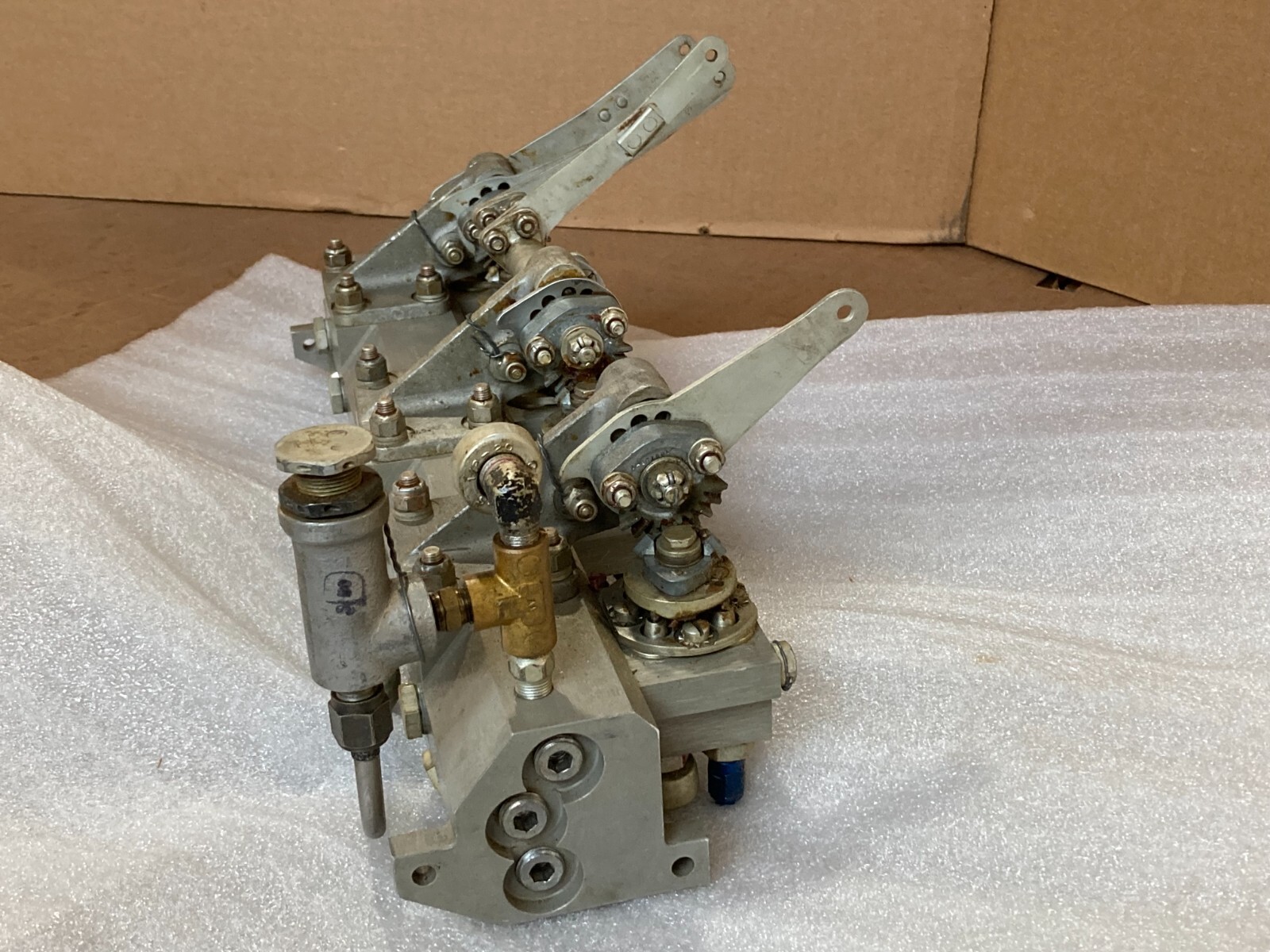 Douglas DC3 or DC4? Aircraft Cowl Flap Selector Valve Assembly P/N ...