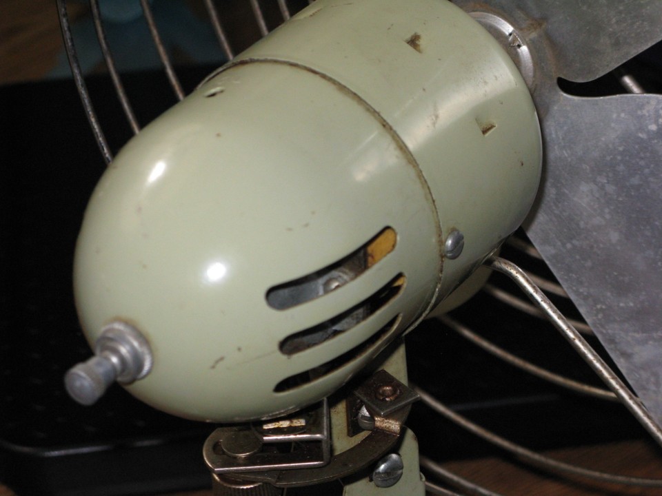 MID-CENTURY MOD AVOCADO GREEN 11" HAPPY HOME OSCILLATING VINTAGE ...
