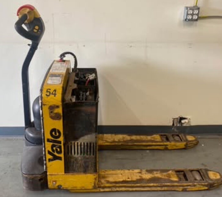 Yale Electric Pallet Jacks Yale MPE060 Walkie Rider Electric Pallet