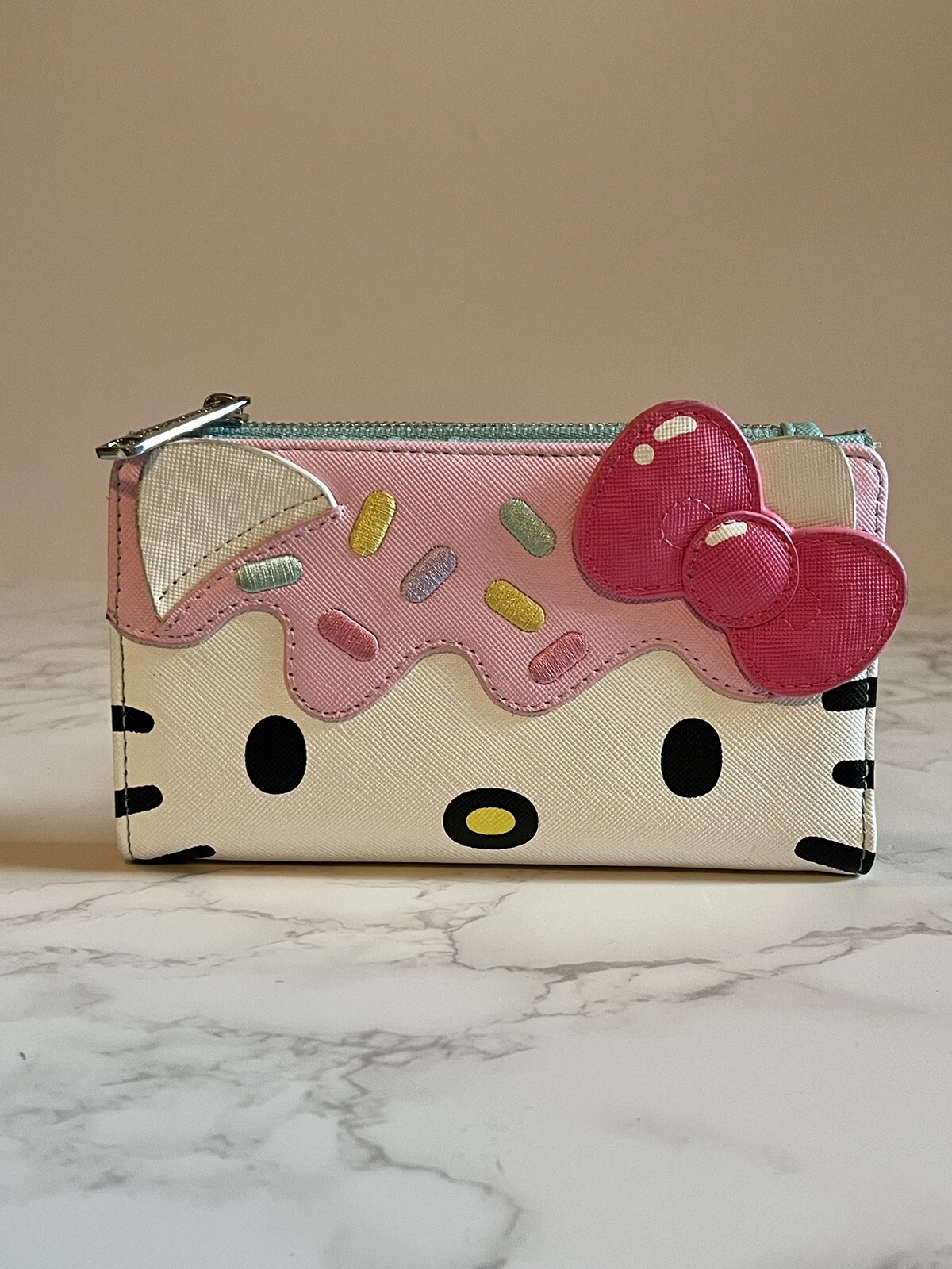 Loungefly Sanrio Cupcake Hello Kitty Wallet - Gem