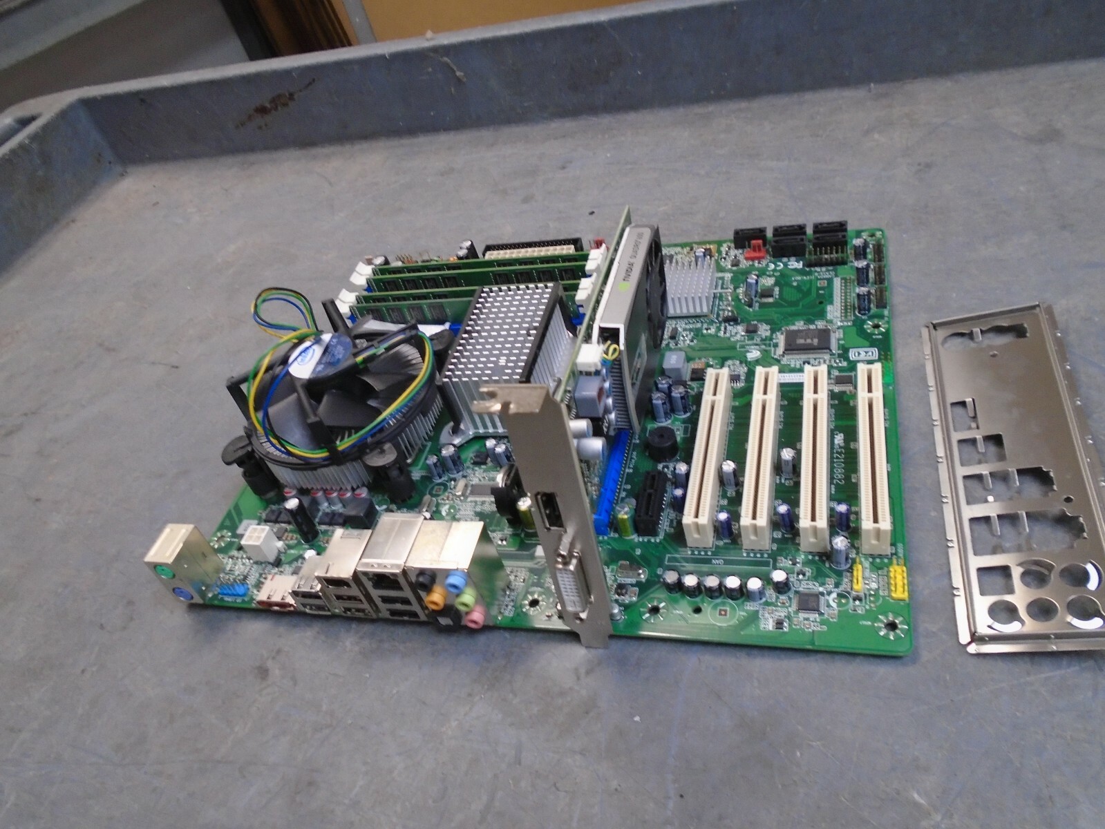 Intel DP43BF Motherboard Intel Q8300 2.50Ghz 8GB Ram Nvidia Quadro 600 ...