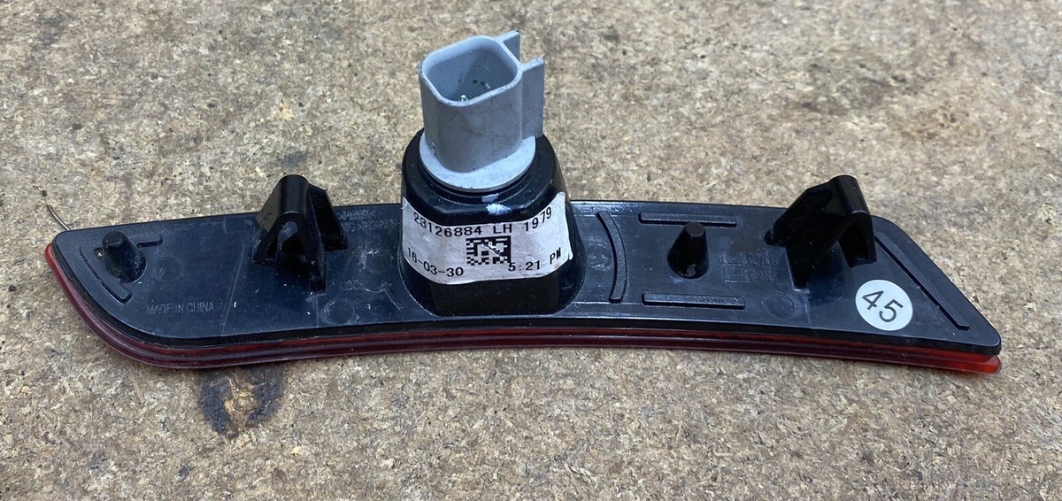 2016 - 2023 CHEVROLET CAMARO REAR LEFT BUMPER MARKER LIGHT 2016 - 2023 CHEVROLET CAMARO REAR LEFT BUMPER MARKER LIGHT