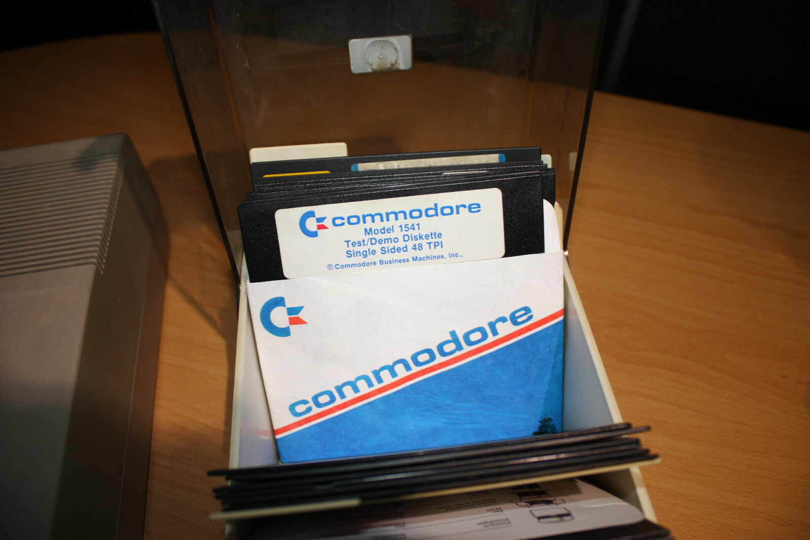 Commodore 1541 für C64 Floppy Disc Sammler inklusiver vieler Floppy ...