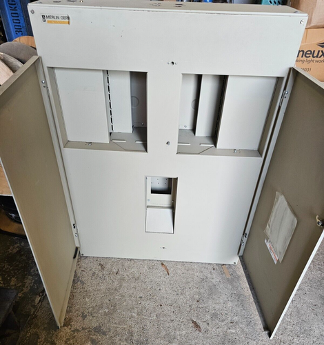 SCHNEIDER 630 AMP BOARD MERLIN GERIN POWER PACT 6 WAY MCCB PANEL BOARD ...