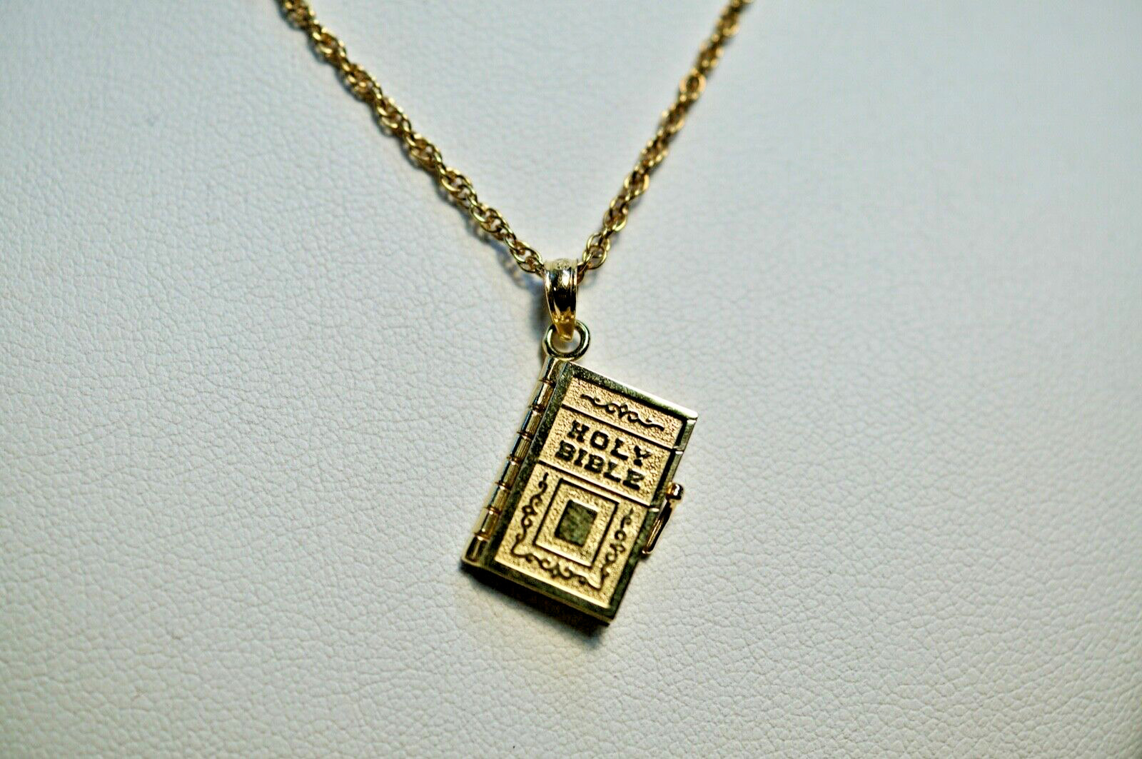 Vintage 14k gold BIBLE BOOK, Lords Prayer 6 pages w/1… - Gem